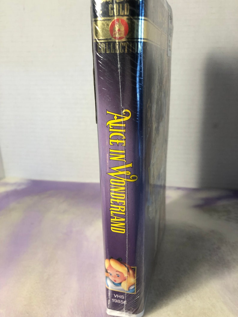 Walt Disney's Classic Gold Collection Vhs - ALICE IN WONDERLAND ...