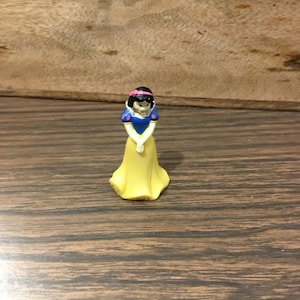 Vintage Disney SNOW WHITE Mini Snow White Figure PVC Cake Topper Rare ...