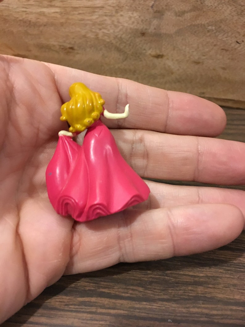 Vintage Disney PVC Cake Topper / Mini Figure Aurora Sleeping Beauty 2 ...