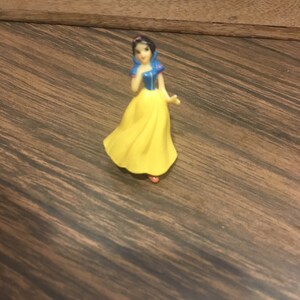 Vintage Disney SNOW WHITE Mini Snow White Figure PVC Cake Topper Rare ...