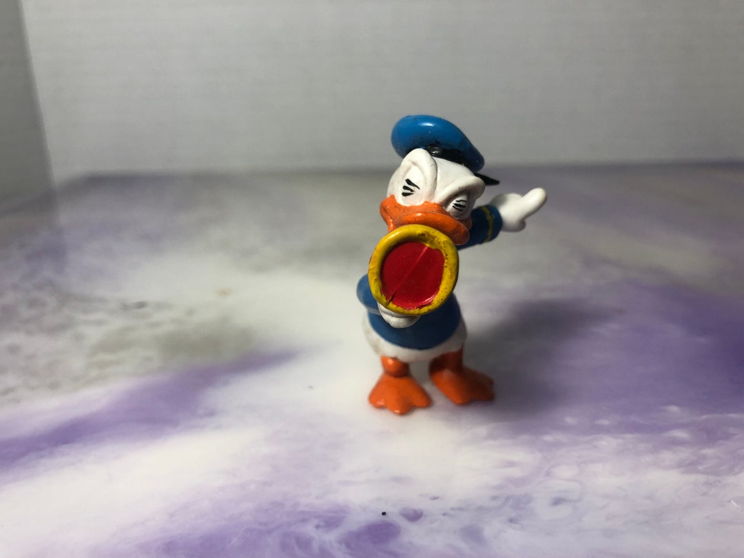 Vintage Applause Disney Donald Duck Yelling Into Megaphone PVC Figure ...