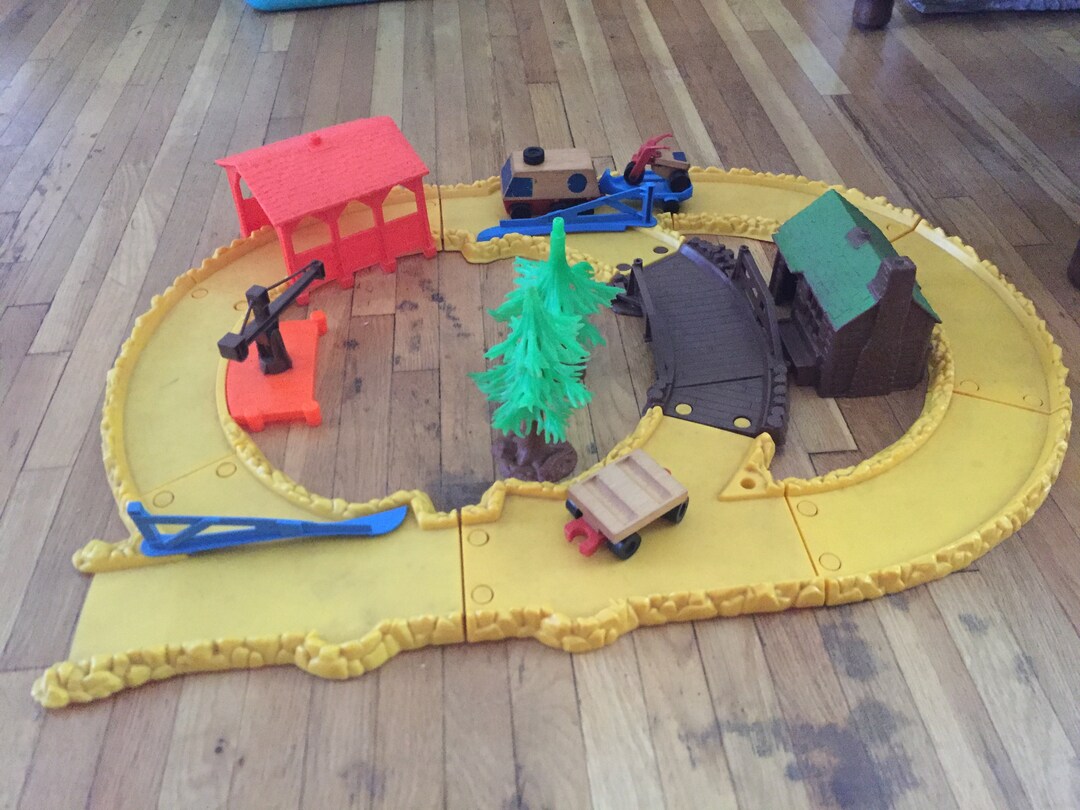 Vintage 1970's Mattel Camp Putt-putt Cabin in the Woods Playset #7066 ...