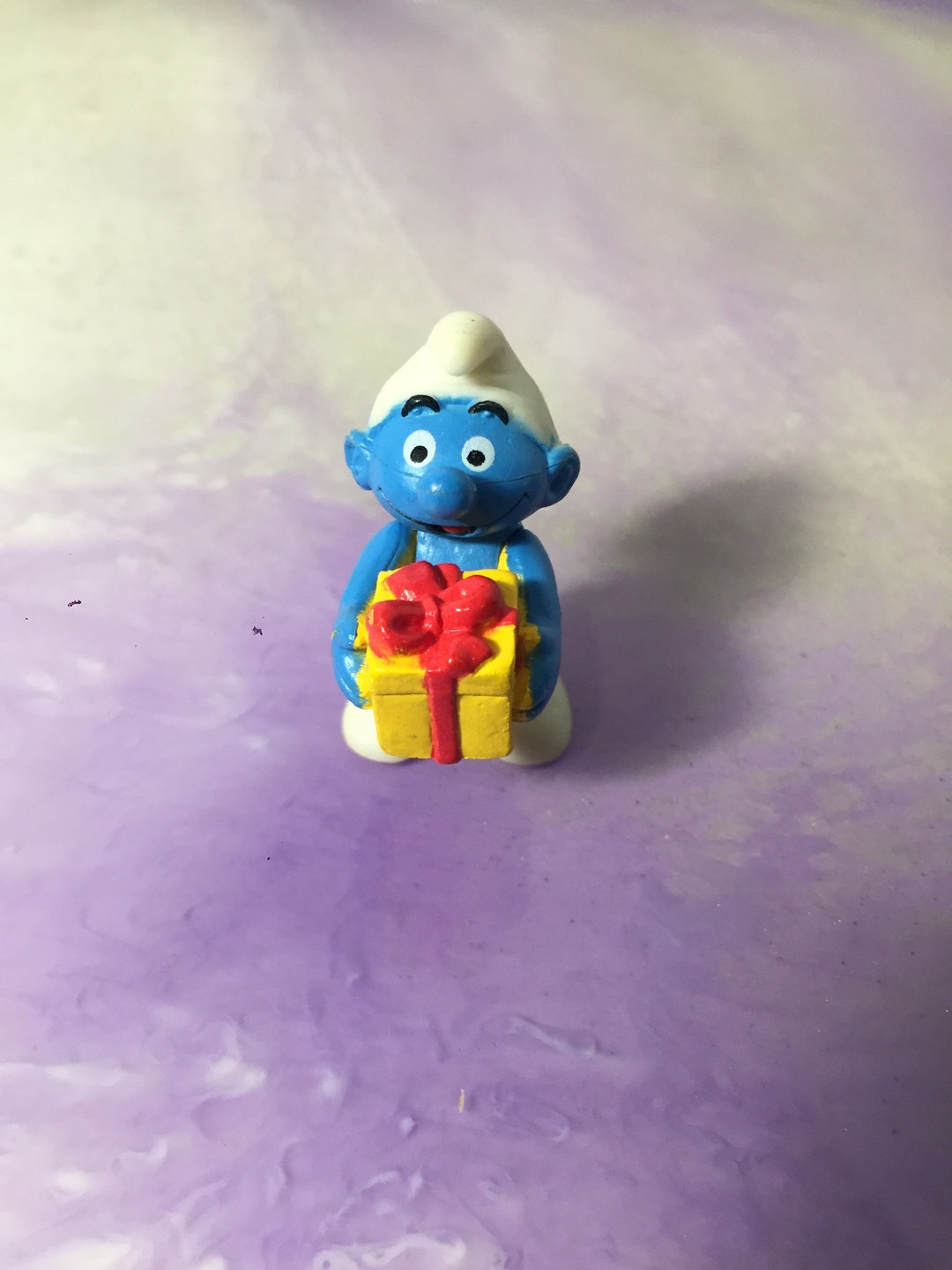 Vintage SMURFS 2" Mini Smurf (smurf Holding Present) Figure PVC Cake ...