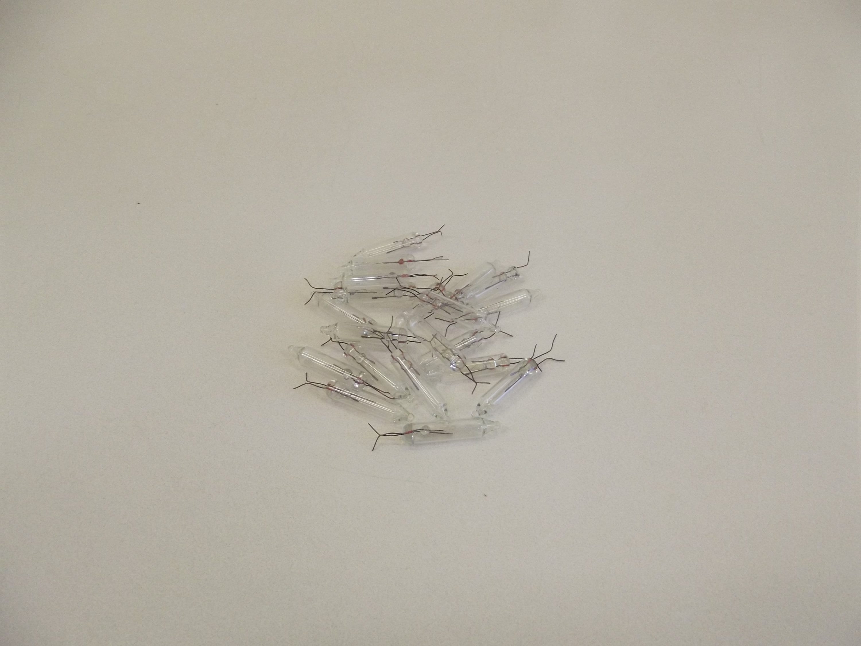 20x Clear Bare Mini Bulbs 2.5 Volt Christmas Tree Lights Replacement or ...