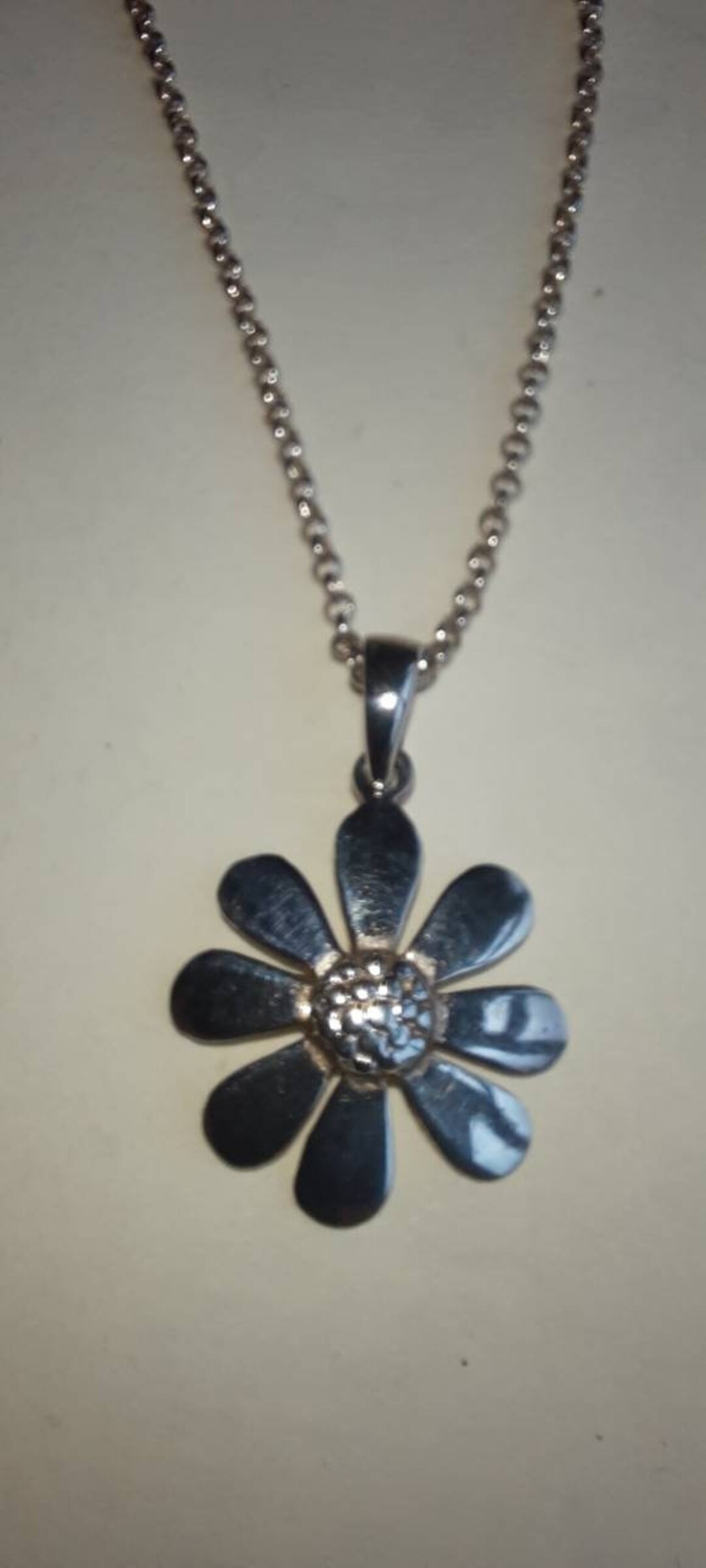 Sterling Silver Daisy Pendant and Chain - Etsy