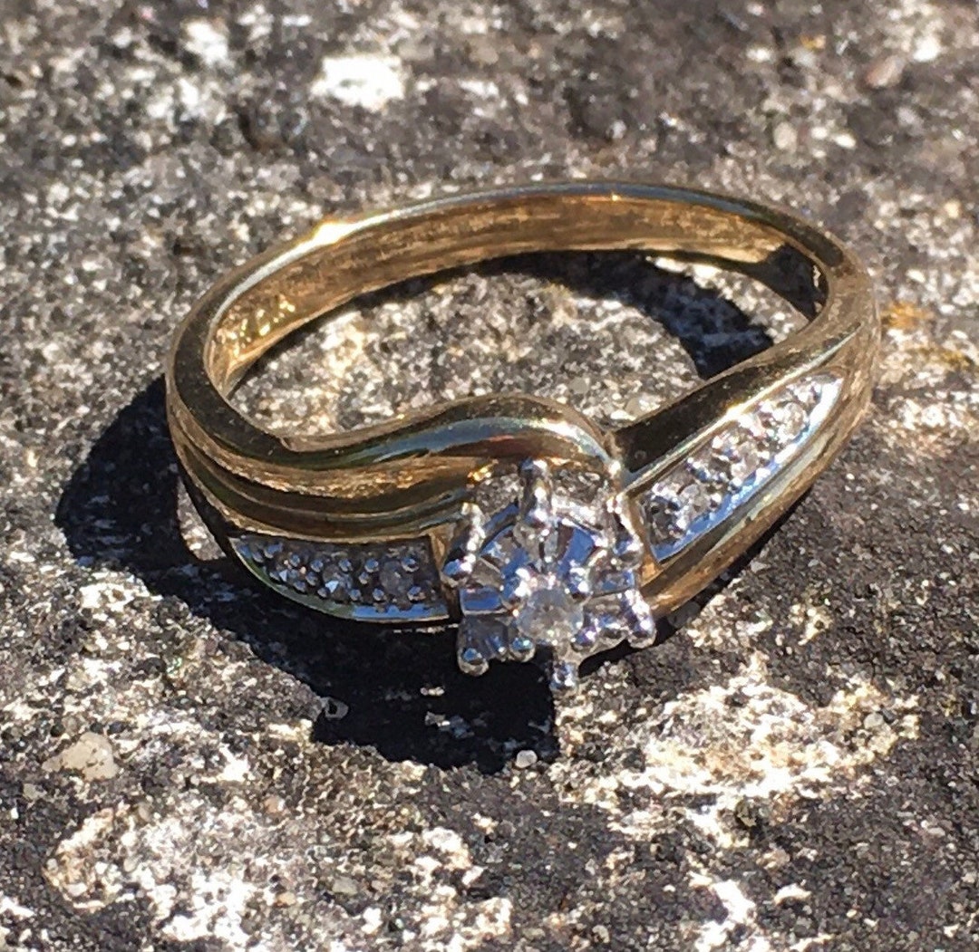 Vintage Gold Diamond Crossover Solitaire Ring - Etsy