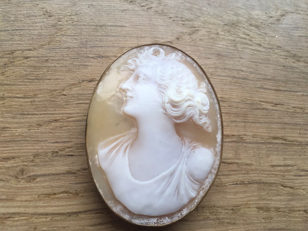 Viktorianische Muschel Kamee der Göttin Artemis / Diana in einem ...