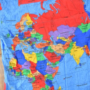 Vintage 1990s Planet Earth Map Graphic All Over Print Button up Shirt ...