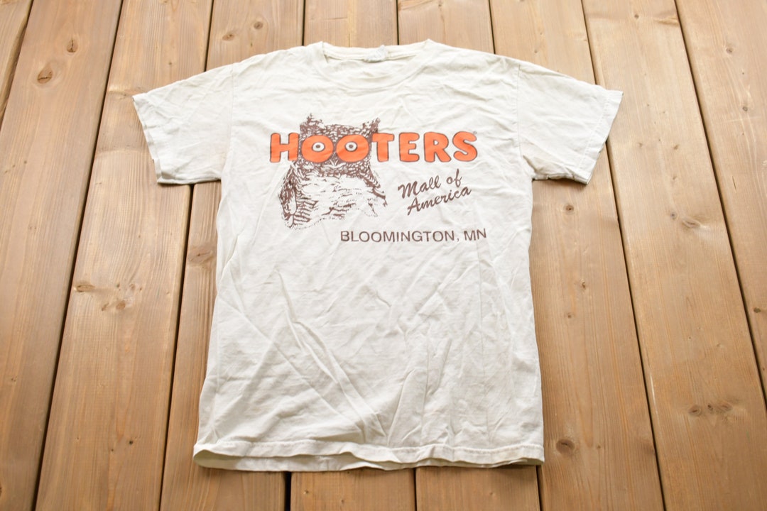 Vintage 1990s Hooters Bloomington Graphic T-shirt / Graphic / - Etsy
