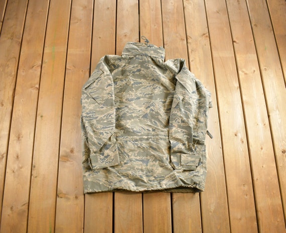 Vintage Y2K Gore Seam Military Digital Camo jacket / … - Gem