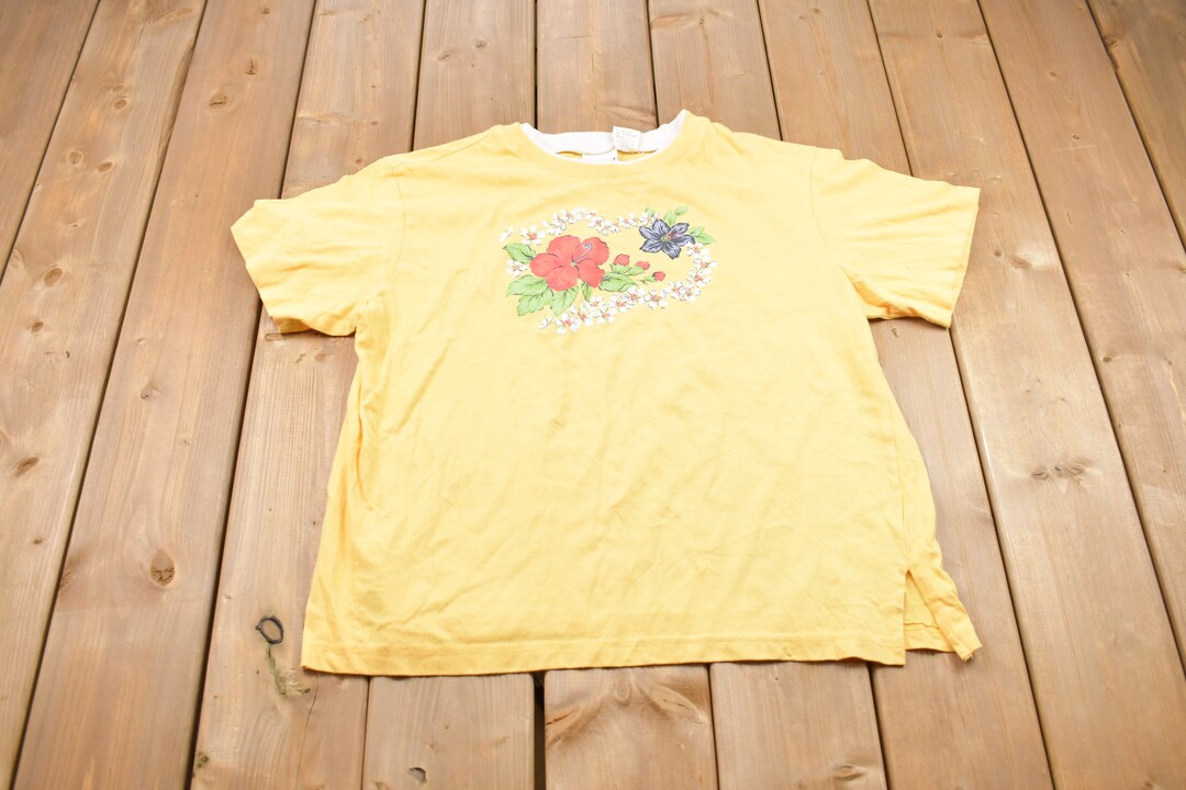 Vintage 1990s Floral Graphic T-shirt / Streetwear / Retro Style ...