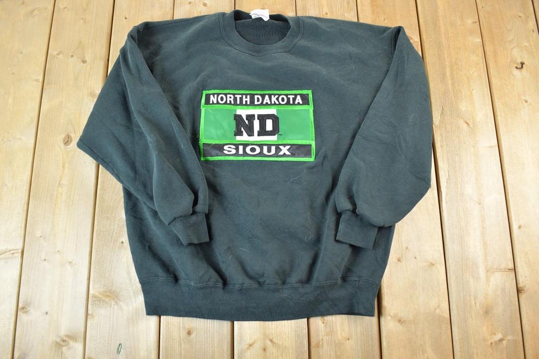 Vintage 1990s North Dakota Sioux Souvenir Heavyweight Crewneck ...