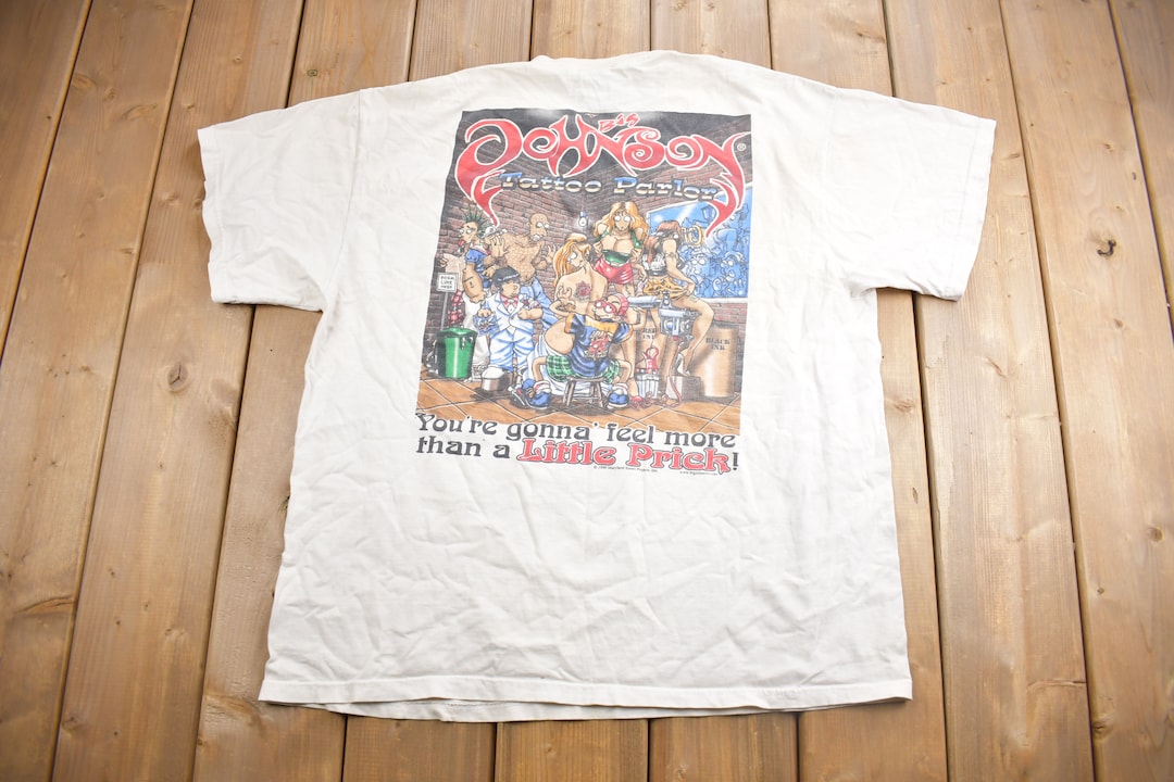 Vintage 1999 Big Johnson Tattoo Parlour T-shirt graphique / T-shirt ...