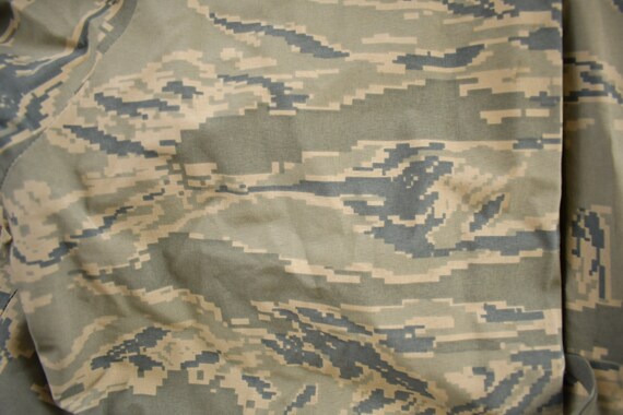 Vintage Y2K Gore Seam Military Digital Camo jacket / … - Gem