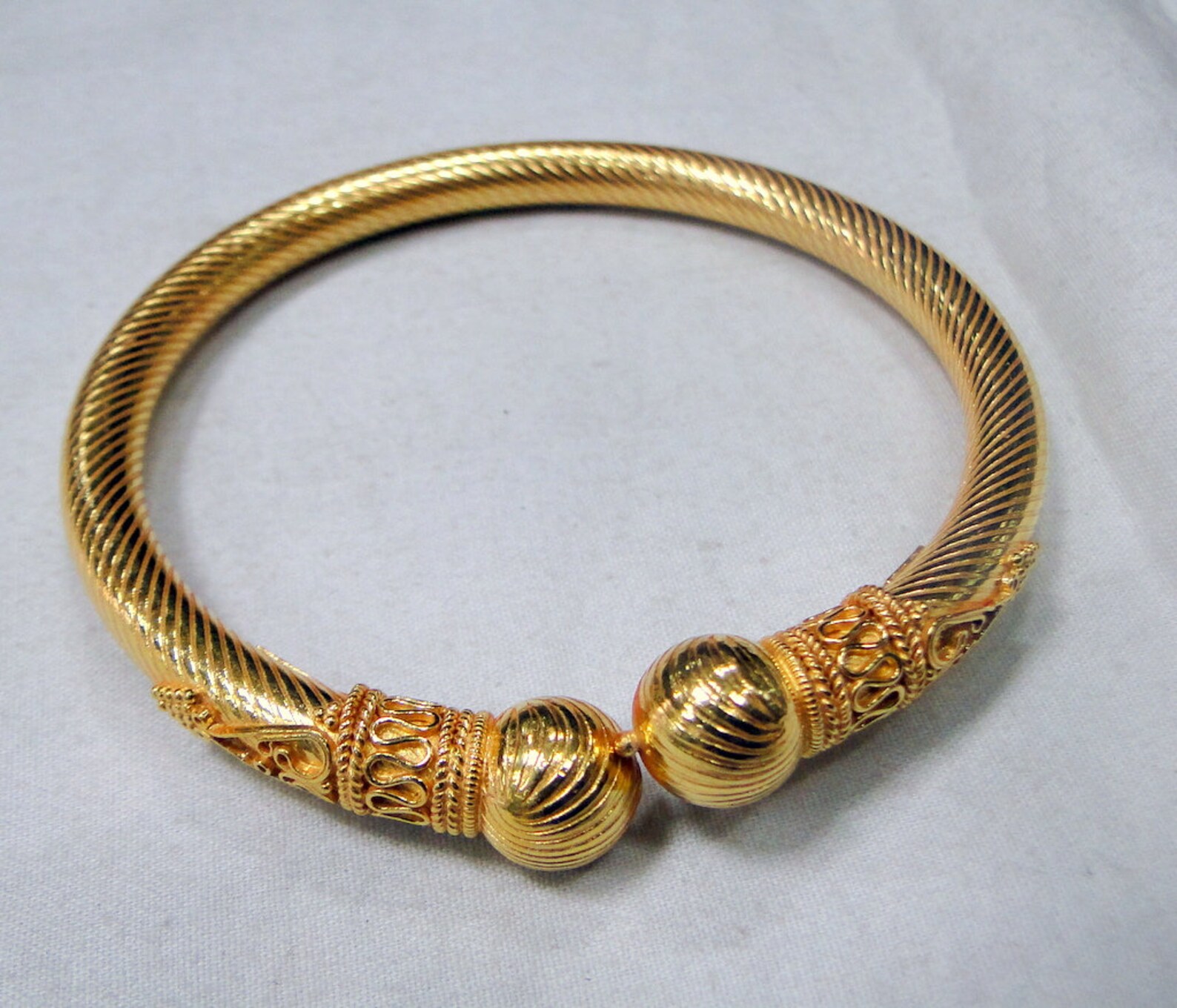 22K Yellow Gold Bangles Pair ,available in All Sizes - Etsy