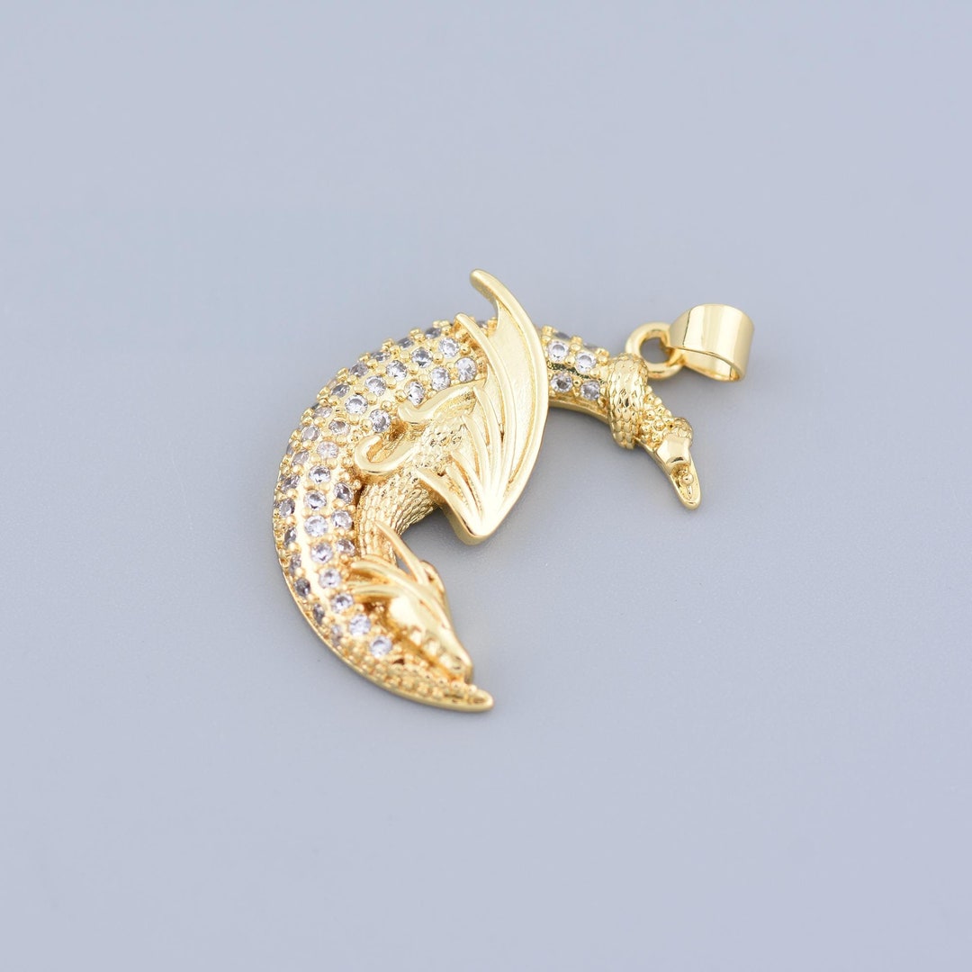 Pendentif dragon volant en or 18 carats, dragon allongé sur la lune ...
