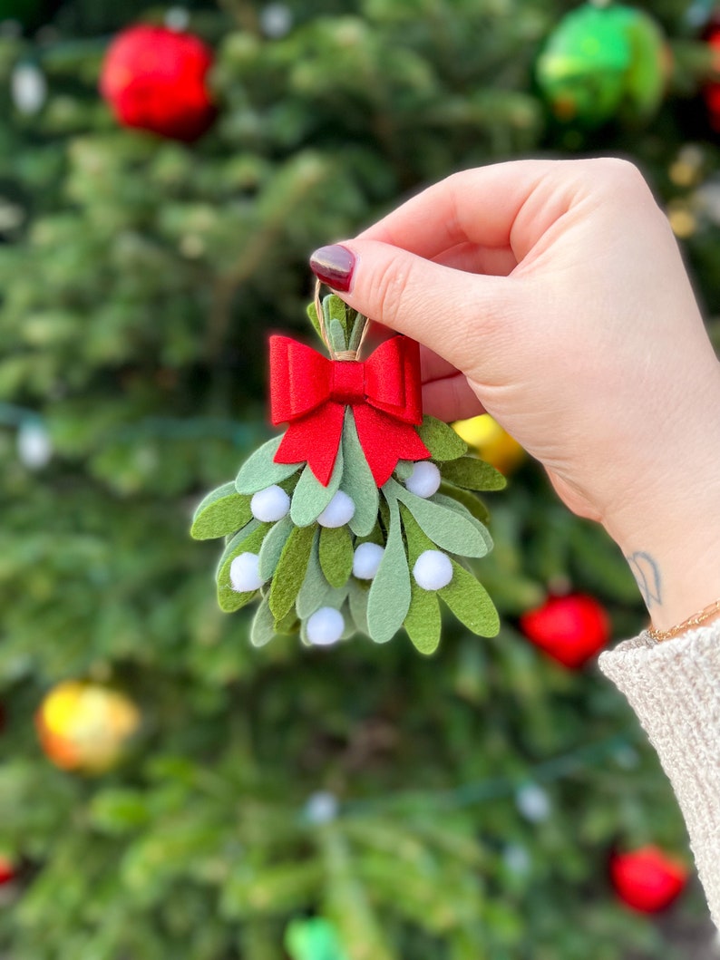 Handmade Felt Mistletoe • Christmas Mistletoe With Bow • Holiday Decor ...