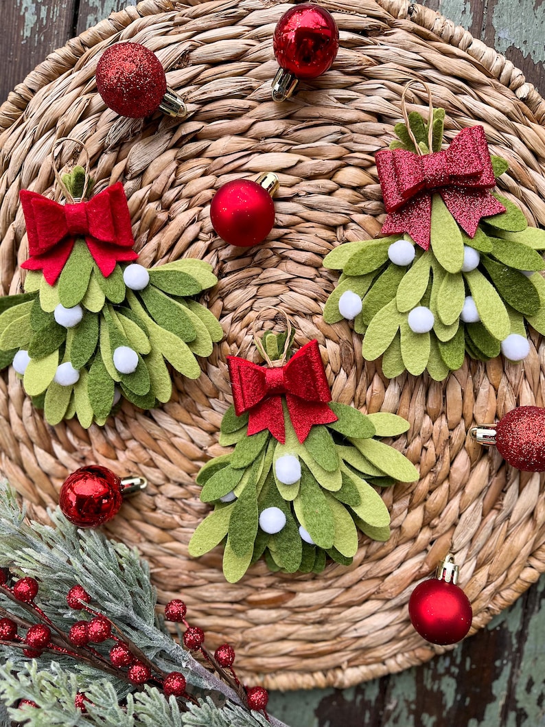 Handmade Felt Mistletoe • Christmas Mistletoe With Bow • Holiday Decor ...