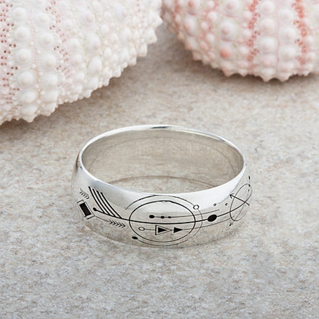 Tattoo Inspired Laser Engraved Ring - Etsy