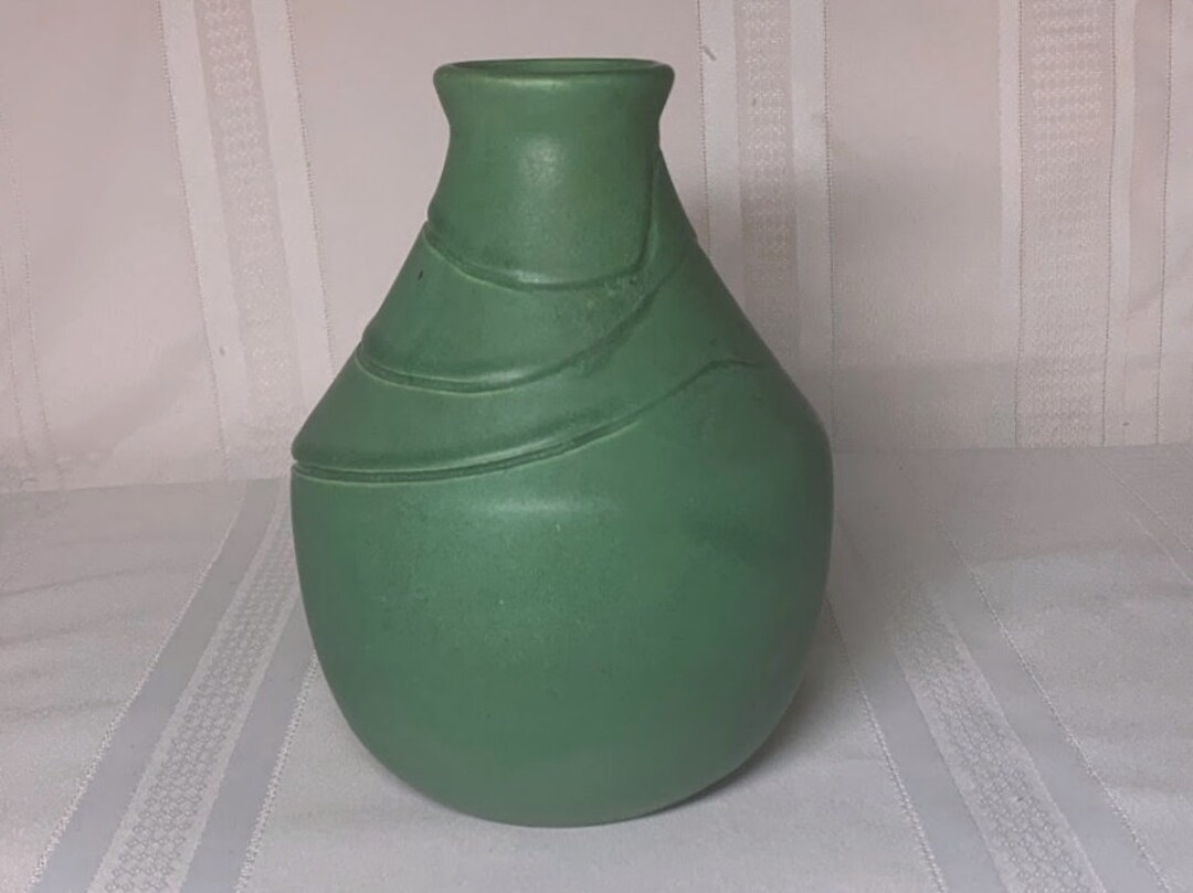 Owens Pottery, Matte Green Incised Arts & Crafts Designed Vase, Nice ...
