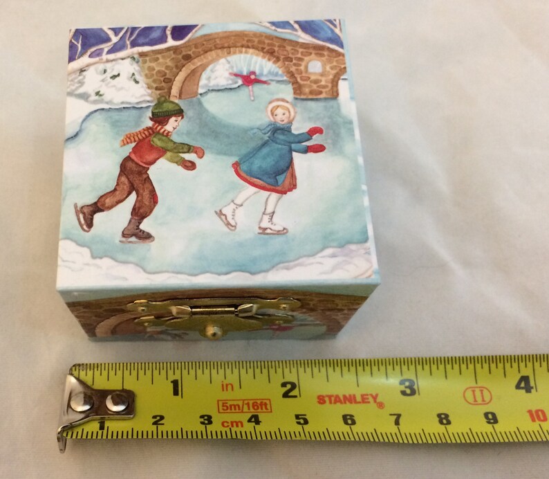 Miniature Ice Skaters Music Boxes, Christmas Music Box, Tiny Boxes With ...
