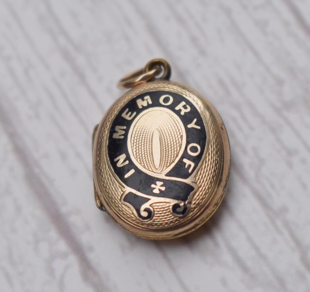 Georgian Memorial Locket Gorgeous Enamel in Memory Mourning Gilt ...