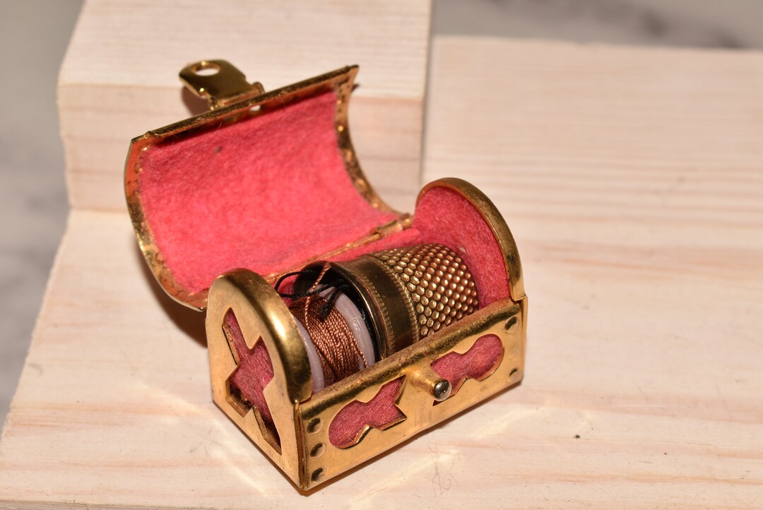Thimble Chest Etui Wonderful Little Casket With Needle Store, Thimble ...