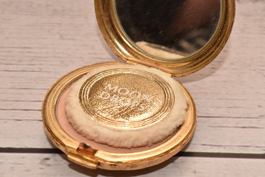 Vintage Revlon Powder Compact: Gilt Van Cleef & Arpels Moon Drops - Etsy