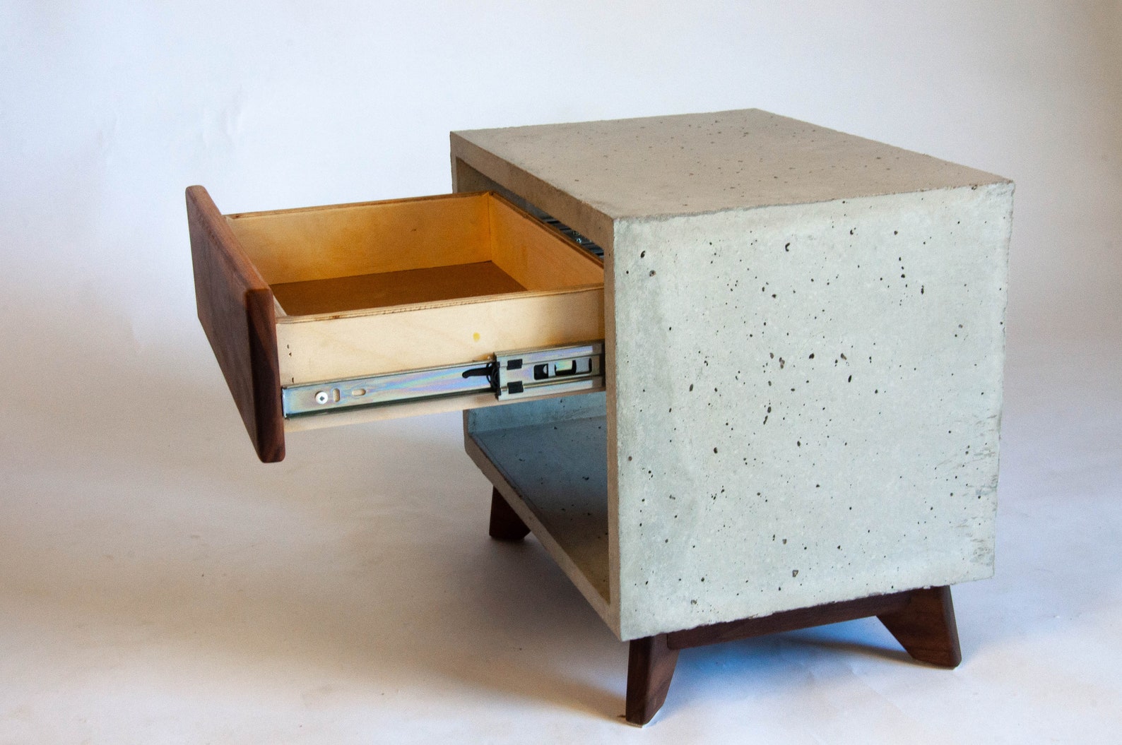Straight Dwarf Concrete Cube & Solid Straight Edge Walnut - Etsy Canada