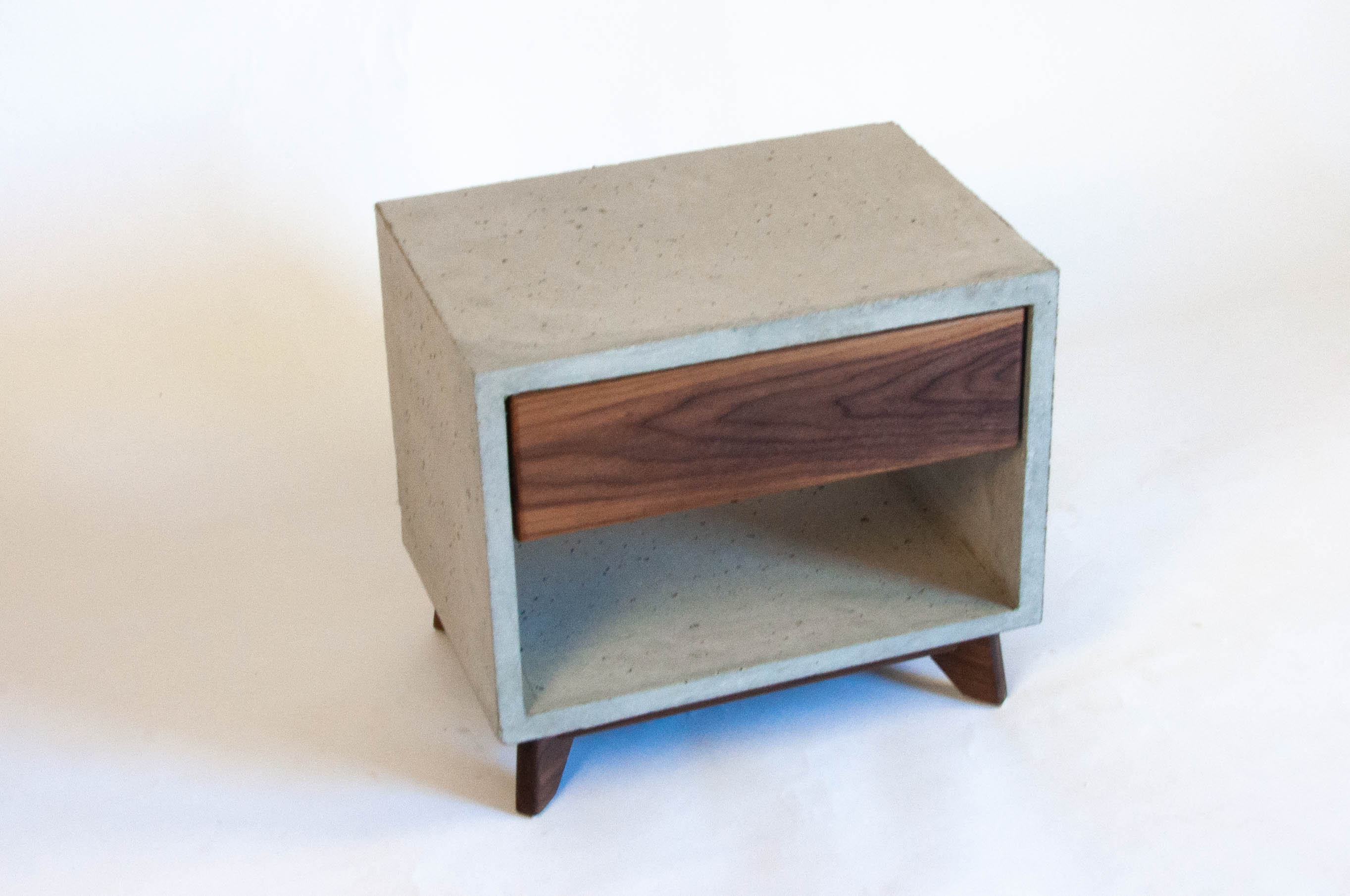 Straight Dwarf Concrete Cube & Solid Straight Edge Walnut - Etsy Canada
