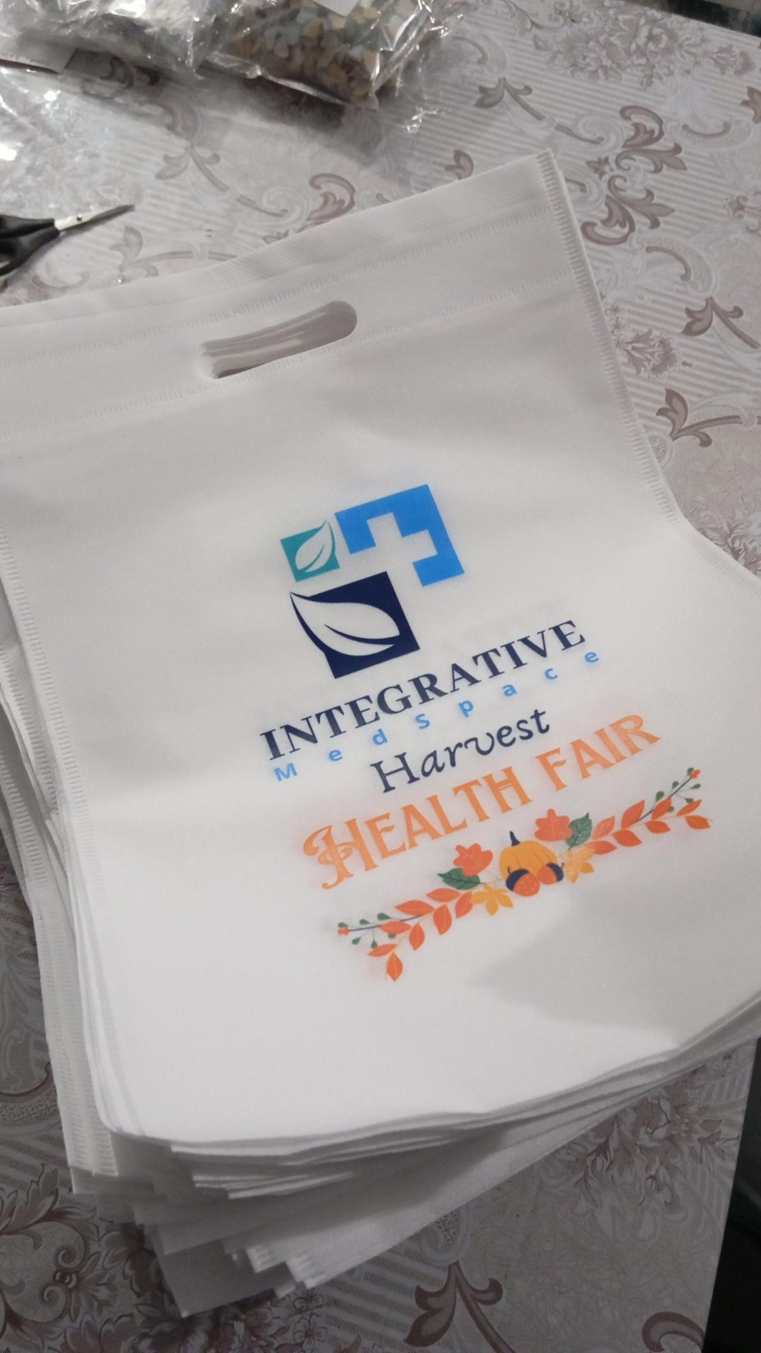 100 Pieces, Non Woven Bags, D Cut Bags, Custom Logo DTF Printed ...