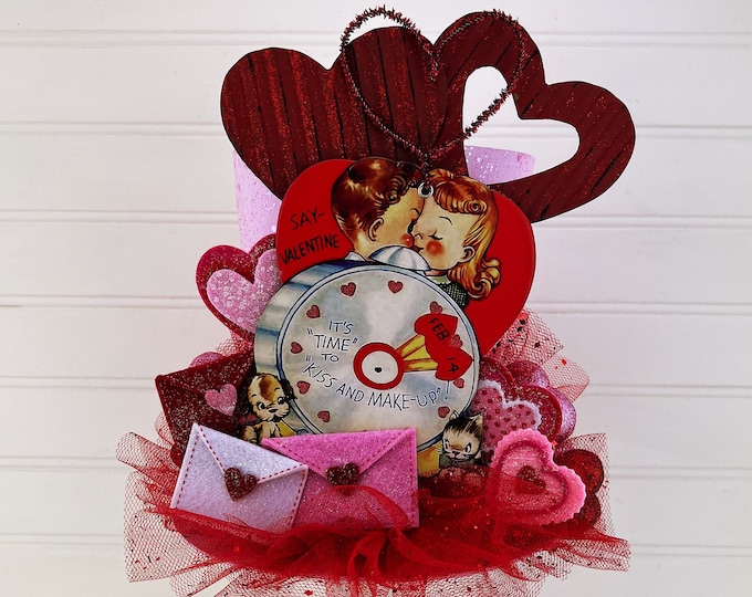 Valentine's Day, Top Hat, Pink With Retro Valentine Tree Topper ...