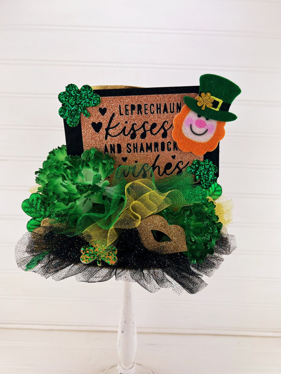 St. Patrick's Day Top Hat Tree Topper: Shamrock & Leprechaun Decor (6 ...