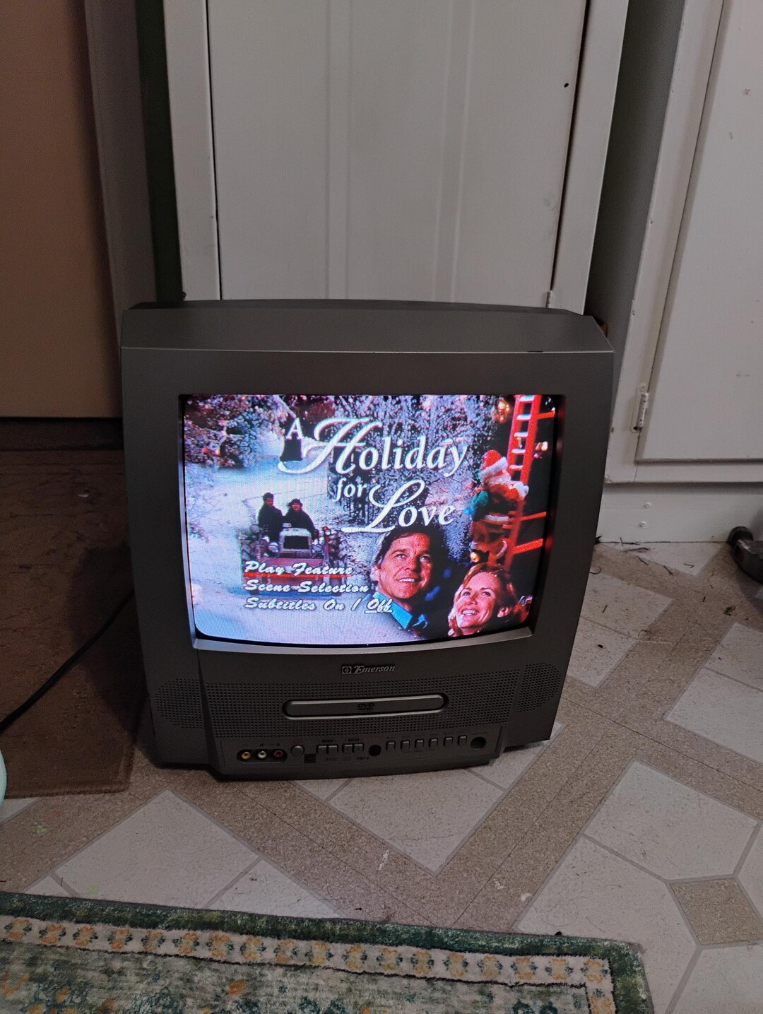 Vintage Emerson 13-in Color Tv CRT Tube DVD Combo Retro Video Gaming ...
