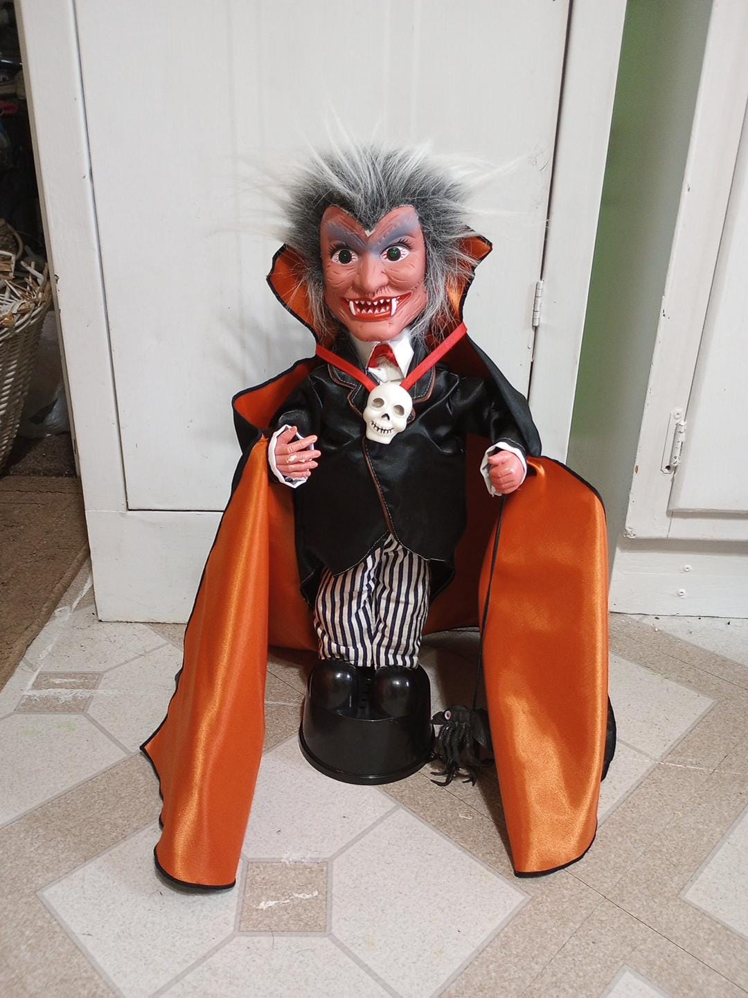 Dracula Halloween Vintage Animated Vampire Eyes Blow Mold Funny Toys 16 ...