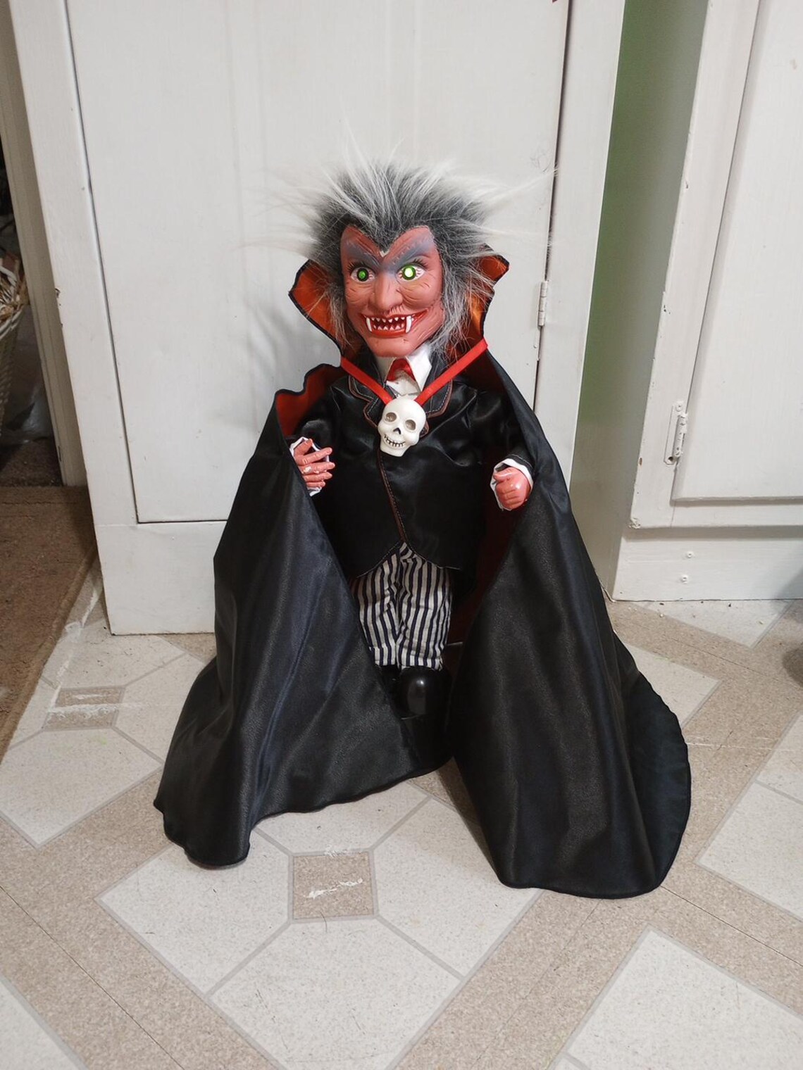 Dracula Halloween Vintage Animated Vampire Eyes Blow Mold Funny Toys 16 ...