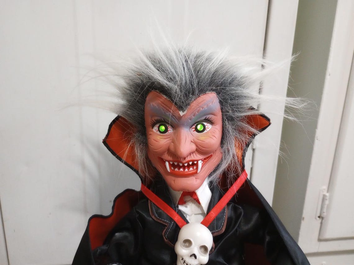 Dracula Halloween Vintage Animated Vampire Eyes Blow Mold Funny Toys 16 ...
