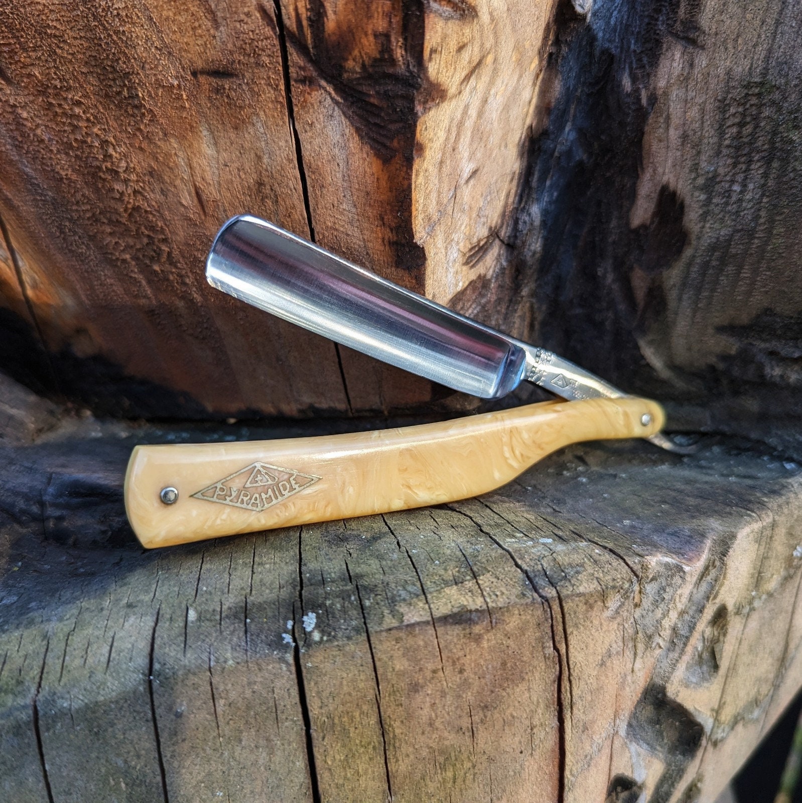 Antique Pyramide Straight Razor with case Shave Ready
