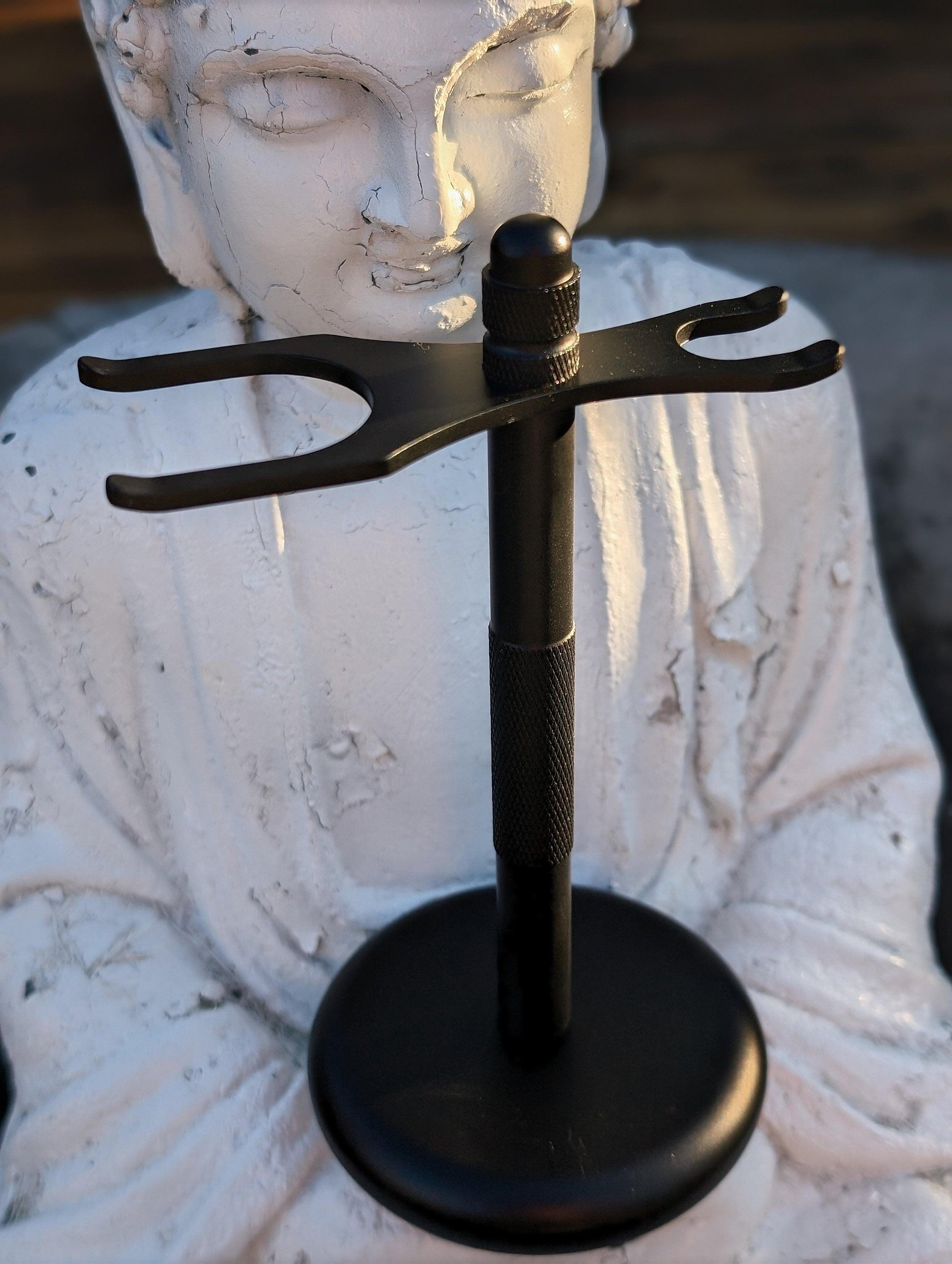 Premium black razor stand Compatible with almost all straight razors ...