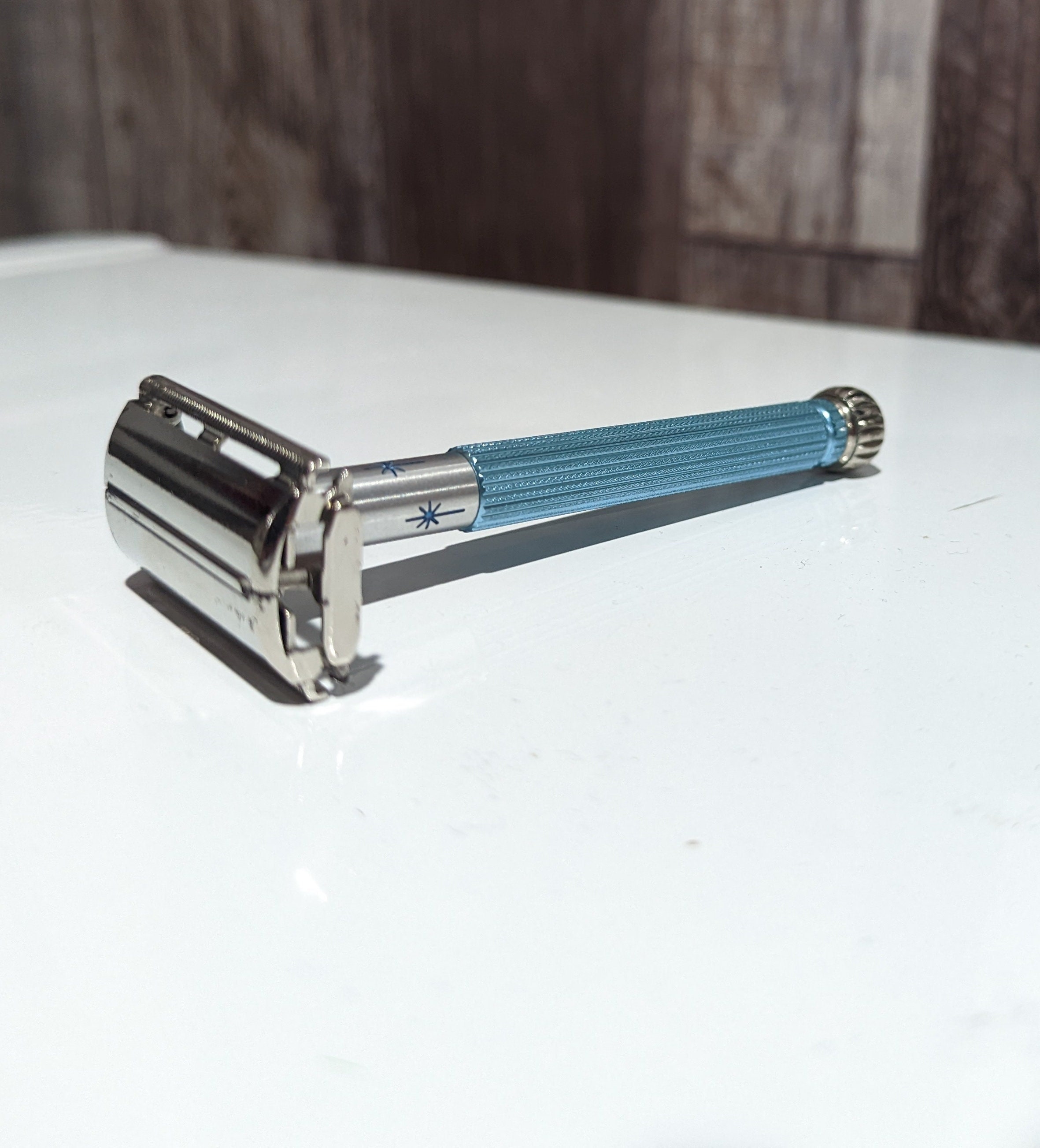 Vintage 1973 T-2 blue Star Gillette DE double Edge Safety Razor