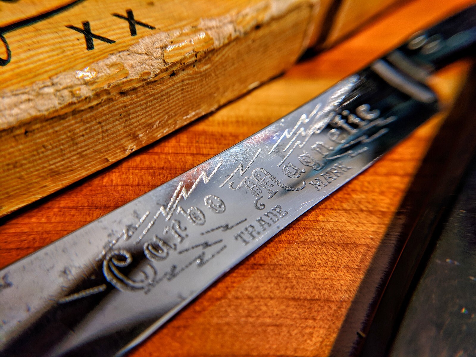 Iconic 9/16 Carbo Magnetic Griffon Straight RazorMen's Self Care