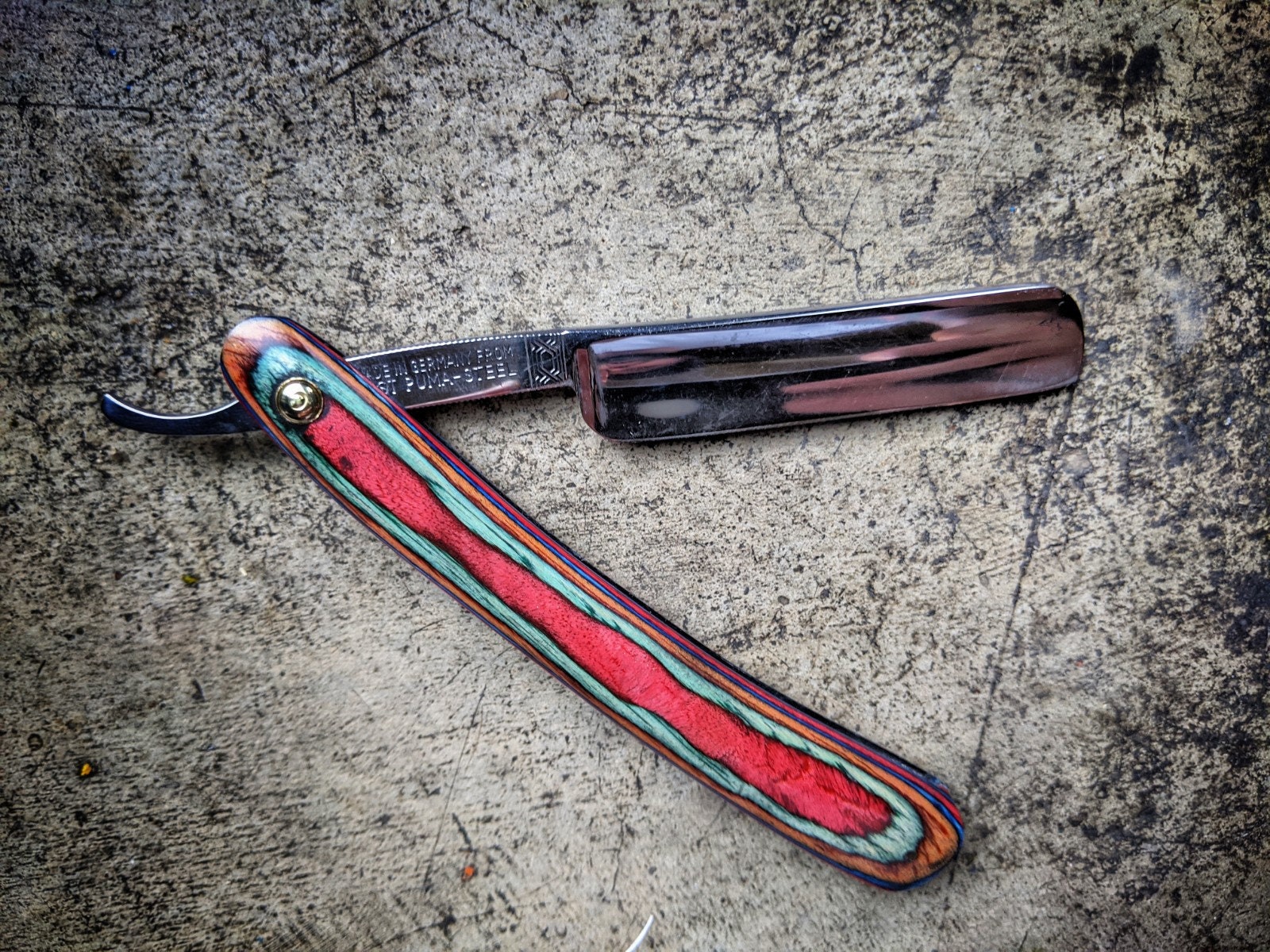 Puma 90 High Class Custom Scales Straight Razor