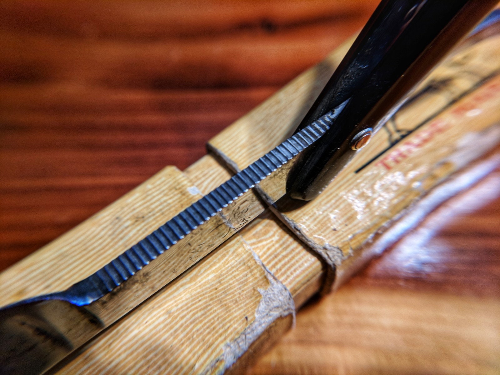 Iconic 9/16 Carbo Magnetic Griffon Straight RazorMen's Self Care