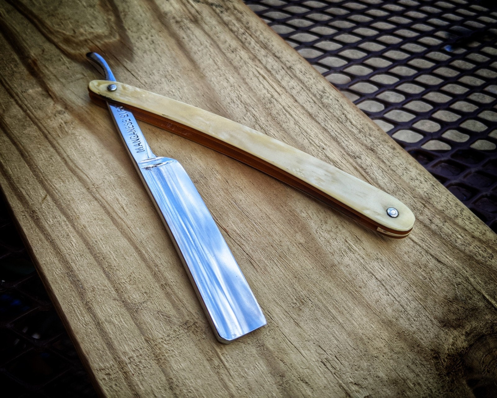 Rare Muncie Indiana Straight Razor Manganese Steel shave ready