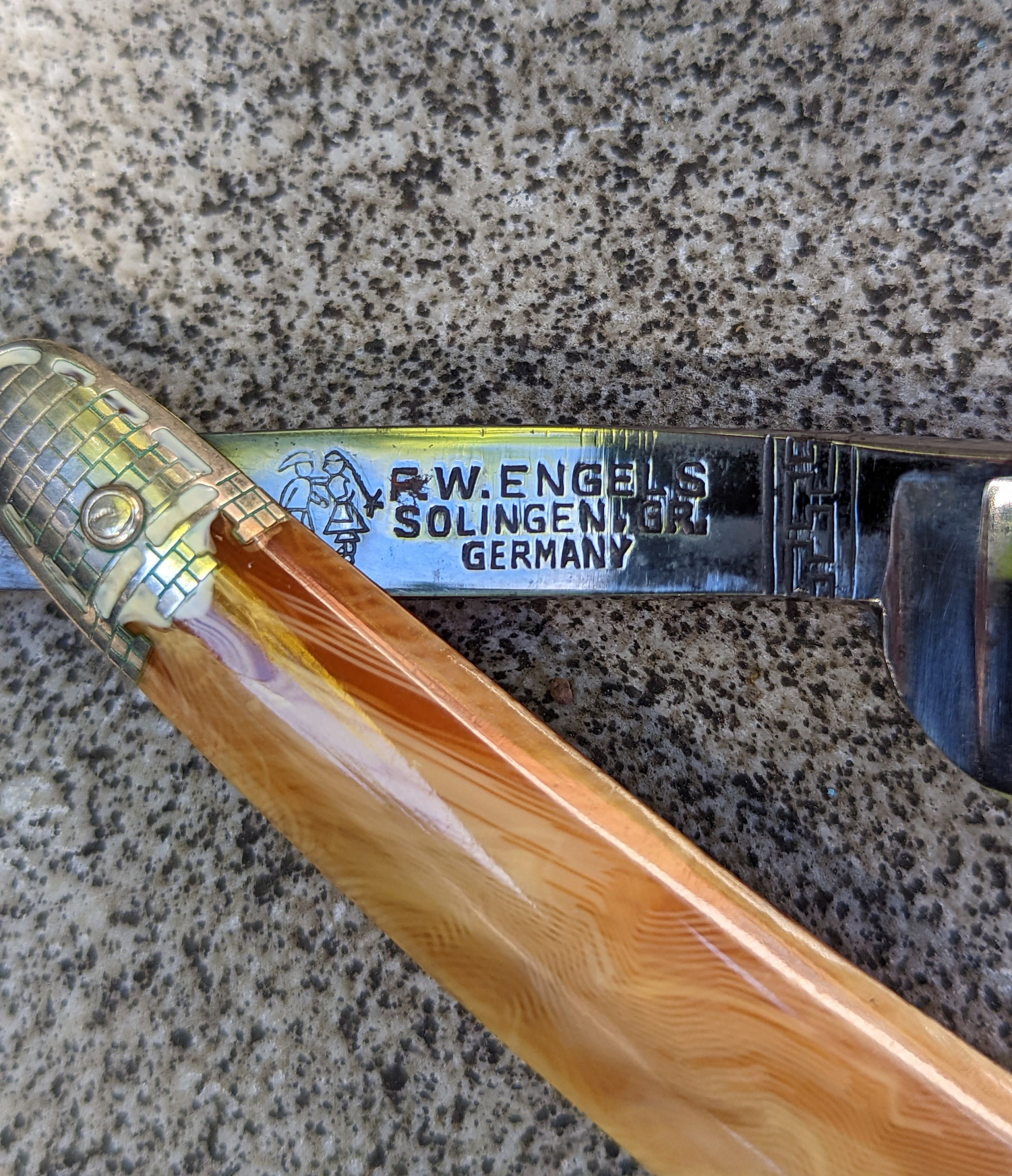 5/8 FW Engels Shave Ready Straight Razor Fancy Ornate Brass Scales