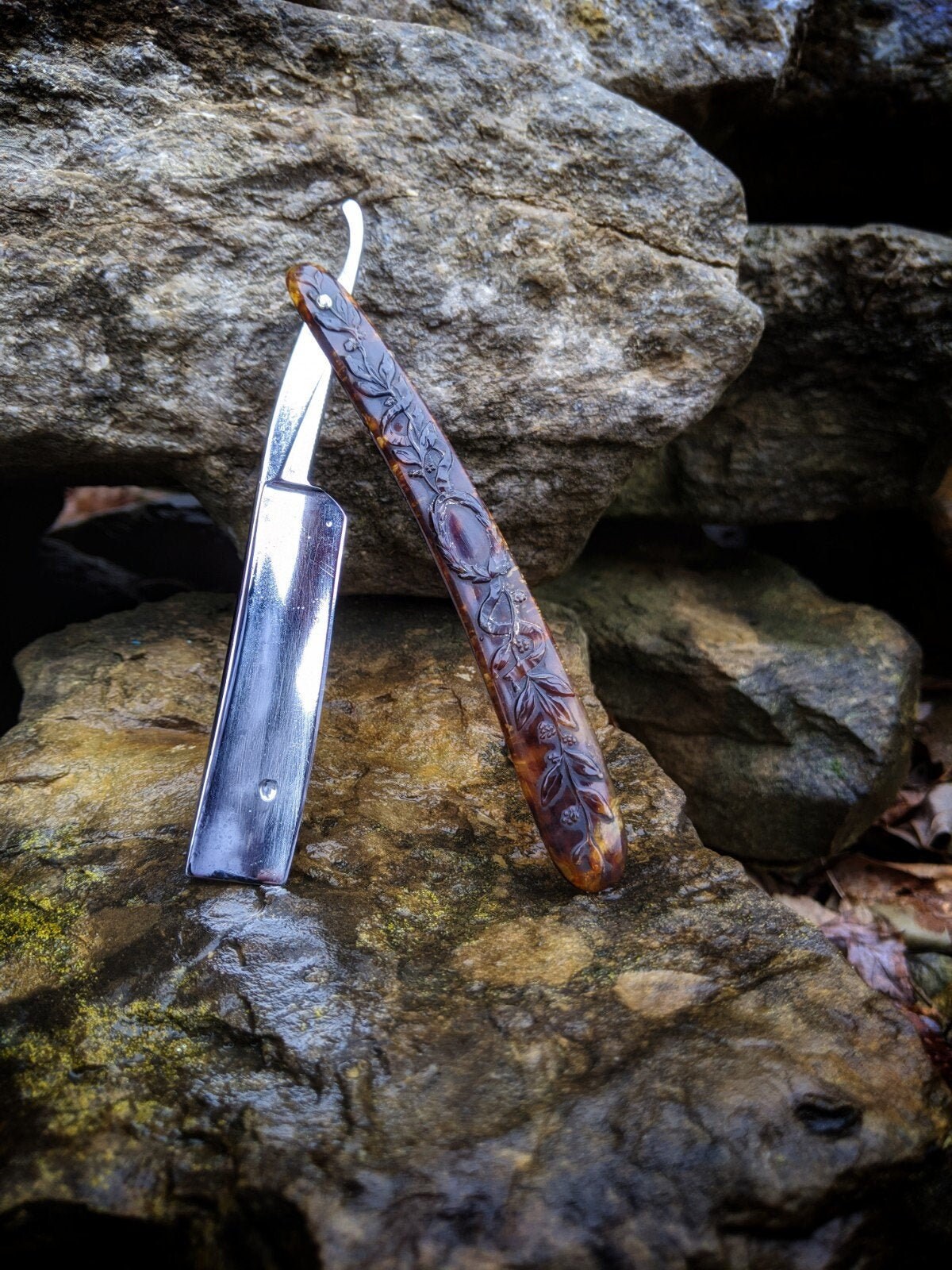 ornate Vintage Torrey Razor Co. Straight Razor Worcester fancy scales