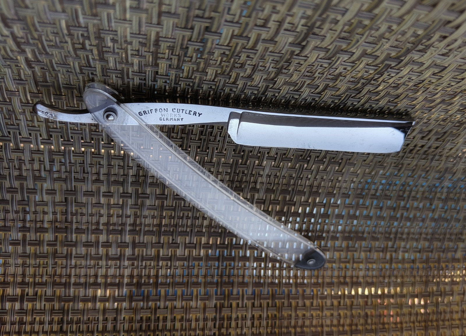 Vintage Griffon Cutlery Works Germany-Griffon XX 67 - Straight Razor Shave