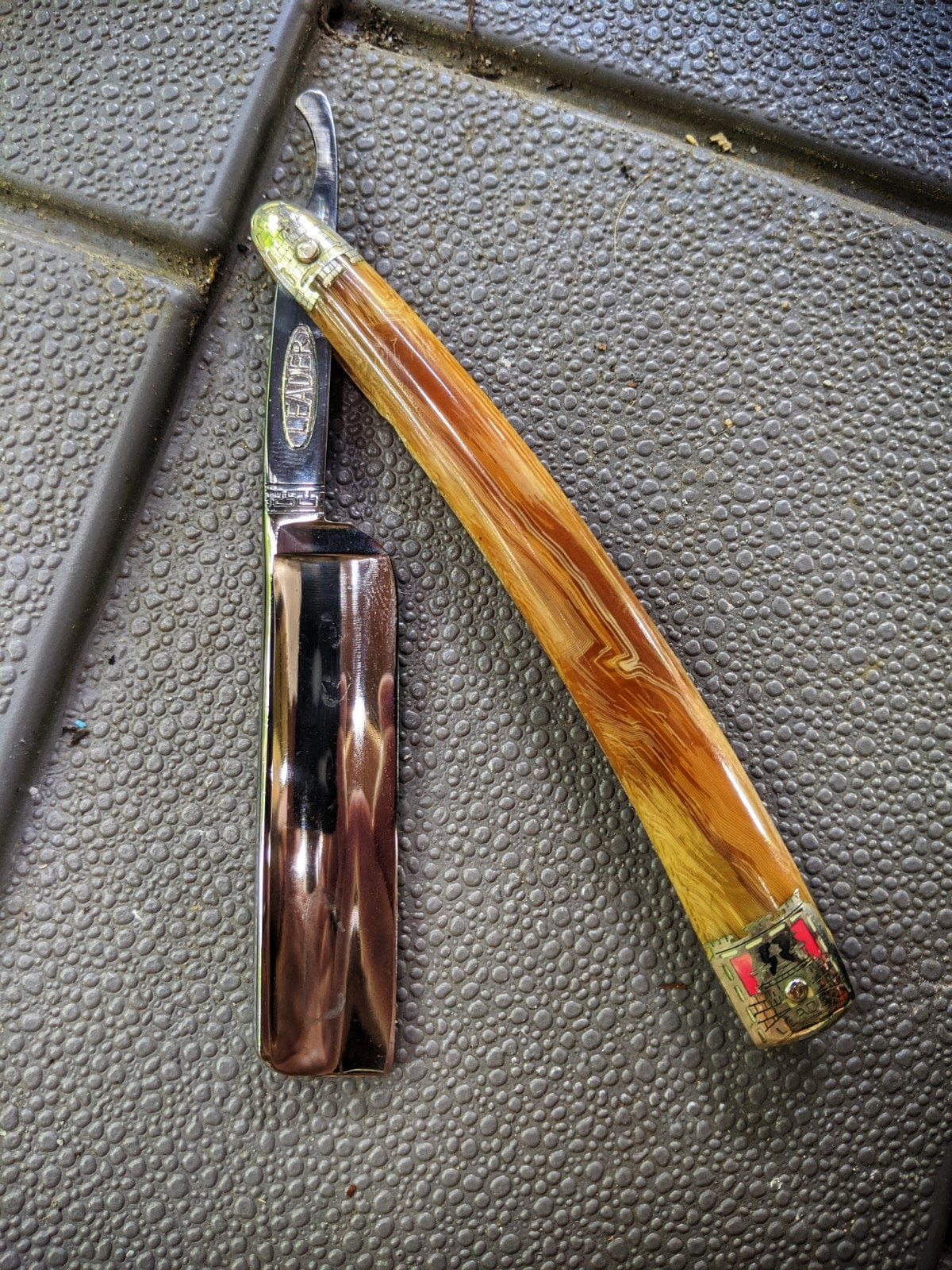 FW Engels Shave Ready Straight Razor Fancy Ornate Brass Scales