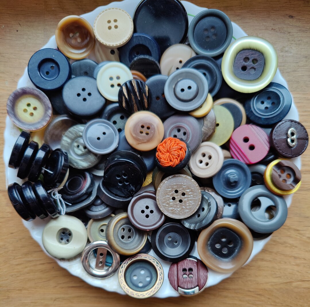 Set of 100+ Vintage Buttons From the 60s and 70s. Old Buttons of ...