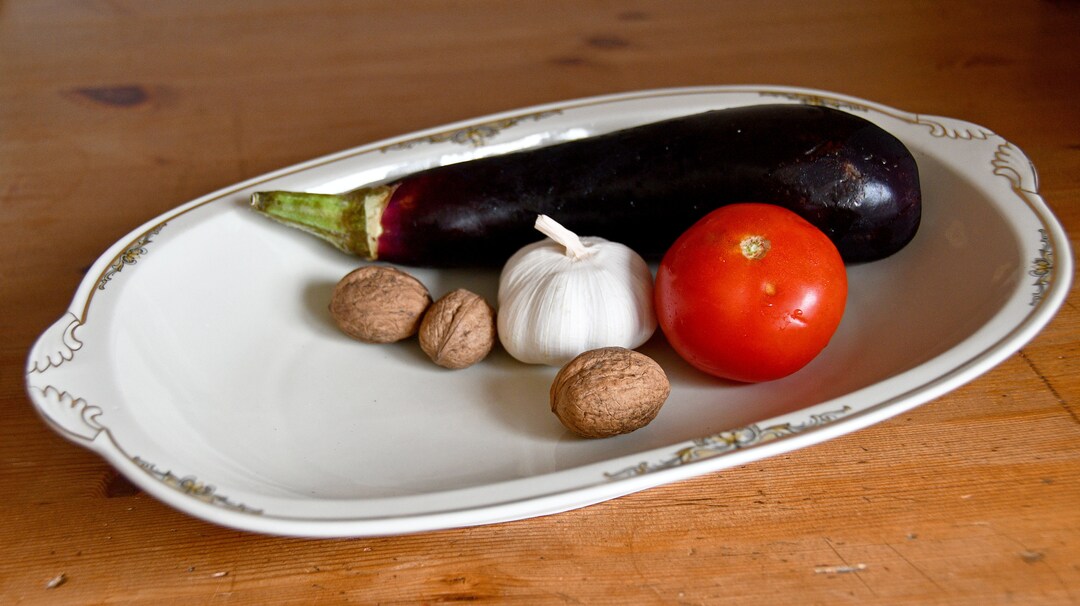 Zeh Scherzer Deep Porcelain Dish, White Decorated With Gold, 33 X 21 Cm ...